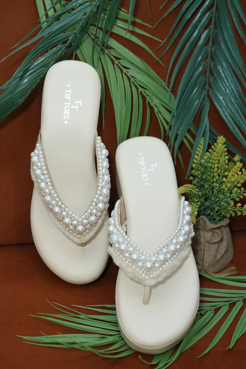 V-shape Pearl wedges TT86 – TheTipToes